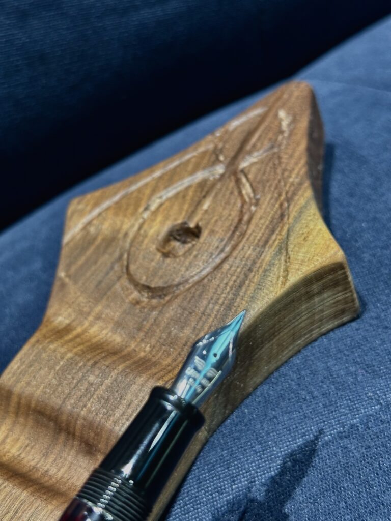 Pen Rest for Fountain Pens – Hyelim Lee